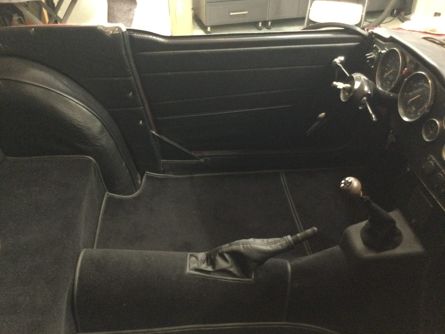 Triumph TR6 Restoration: building the dashboard and installing the new ...